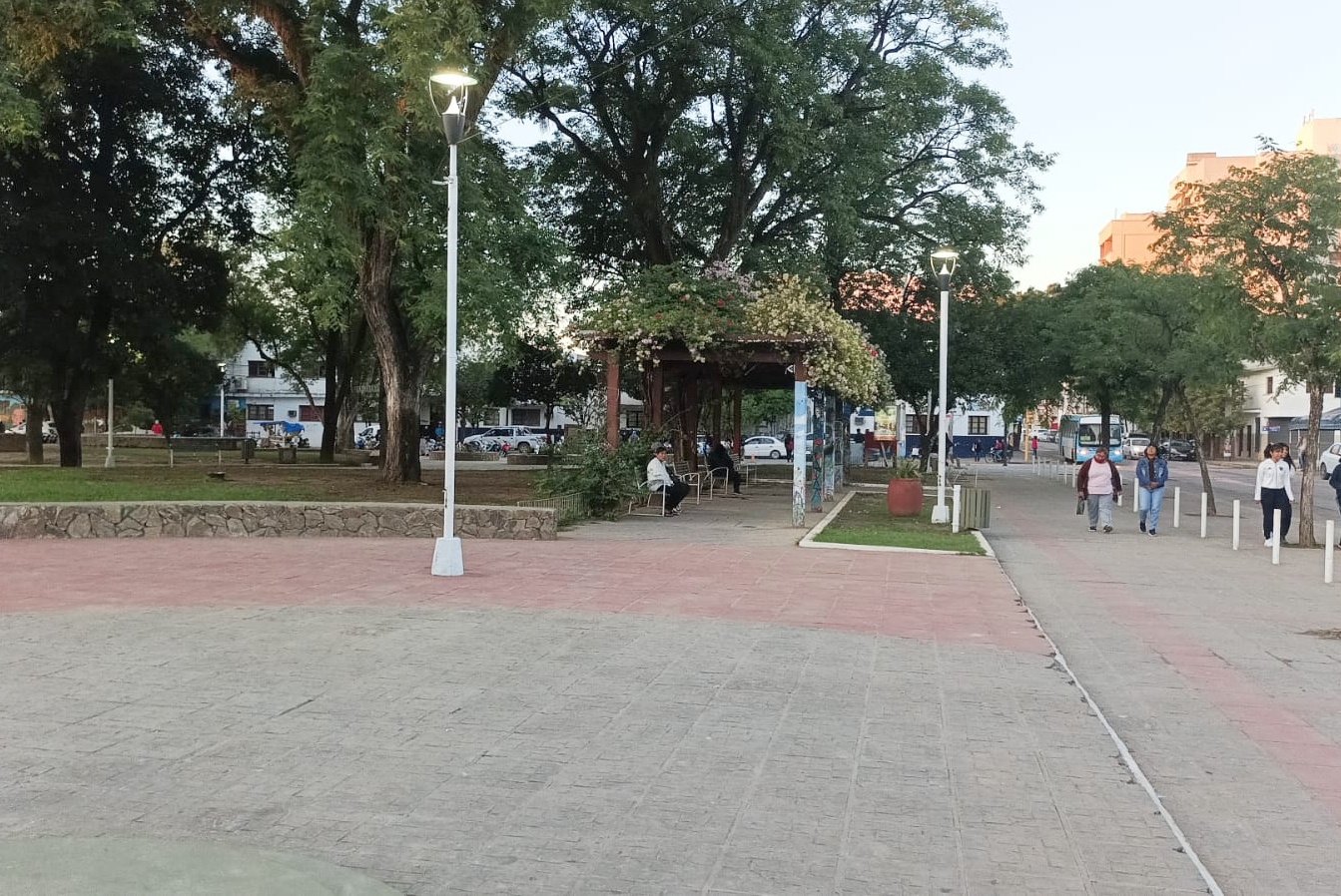 INTERNET GRATIS EN LA PLAZA SAN MARTÍN EN ORÁN, EN YRIGOYEN PLAZA ...