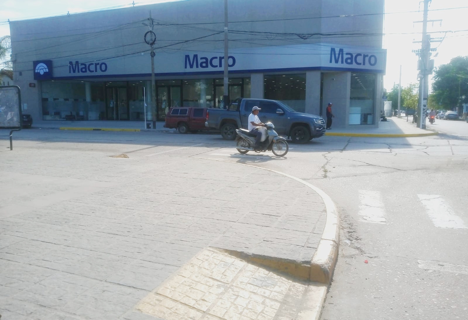 BANCO MACRO ORÁN CON TODAS LAS ATENCIONES EN LAS NUEVAS INSTALACIONES - Radio Güemes