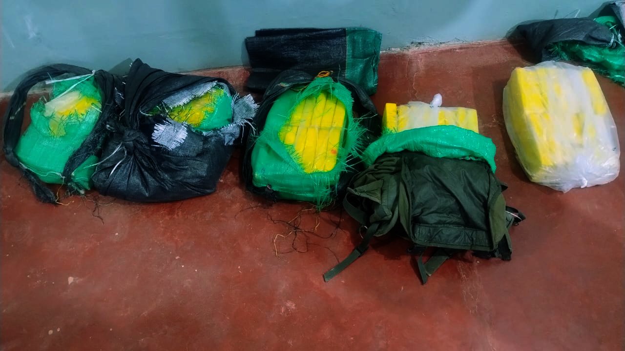 Secuestro de 83 kilos de cocaína en ruta 18, Isla de Cañas - Radio Güemes